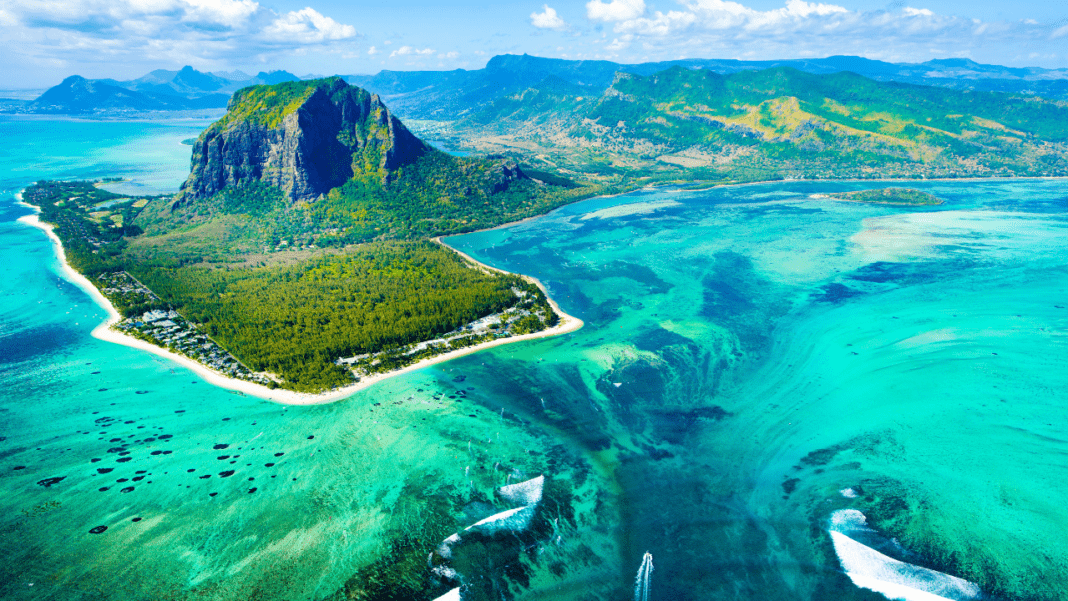 10 Best Island Reefs Around the World