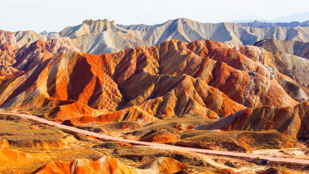 Why Do These Mountains in China Look Like a Rainbow? The Painted Hills ...