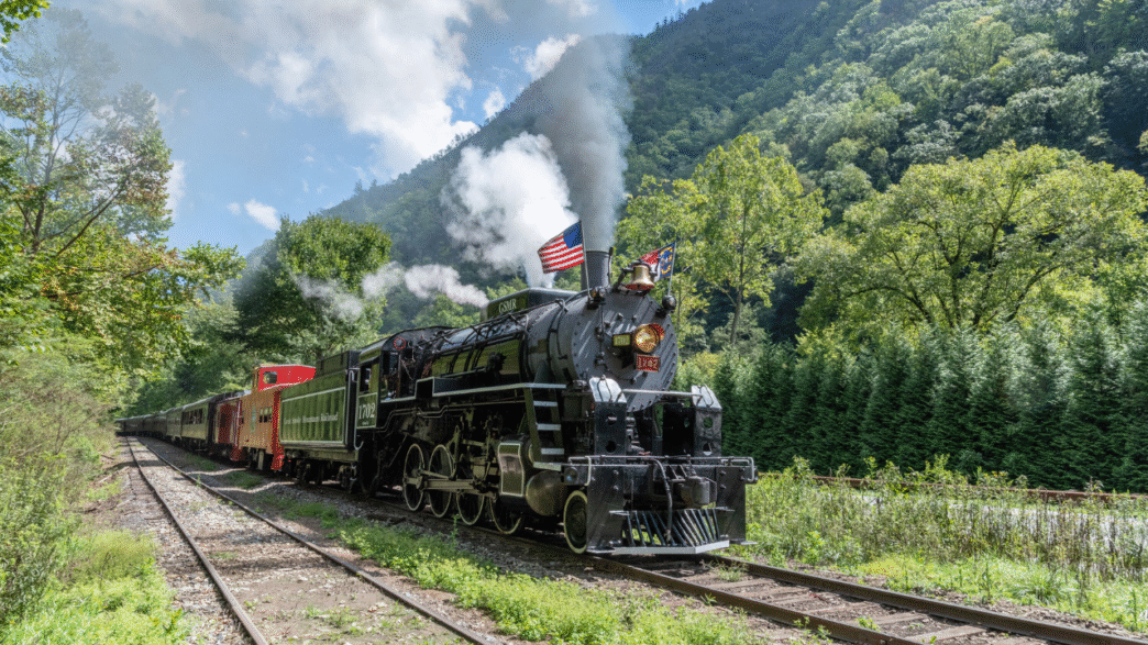 10 Scenic Train Journeys Across America