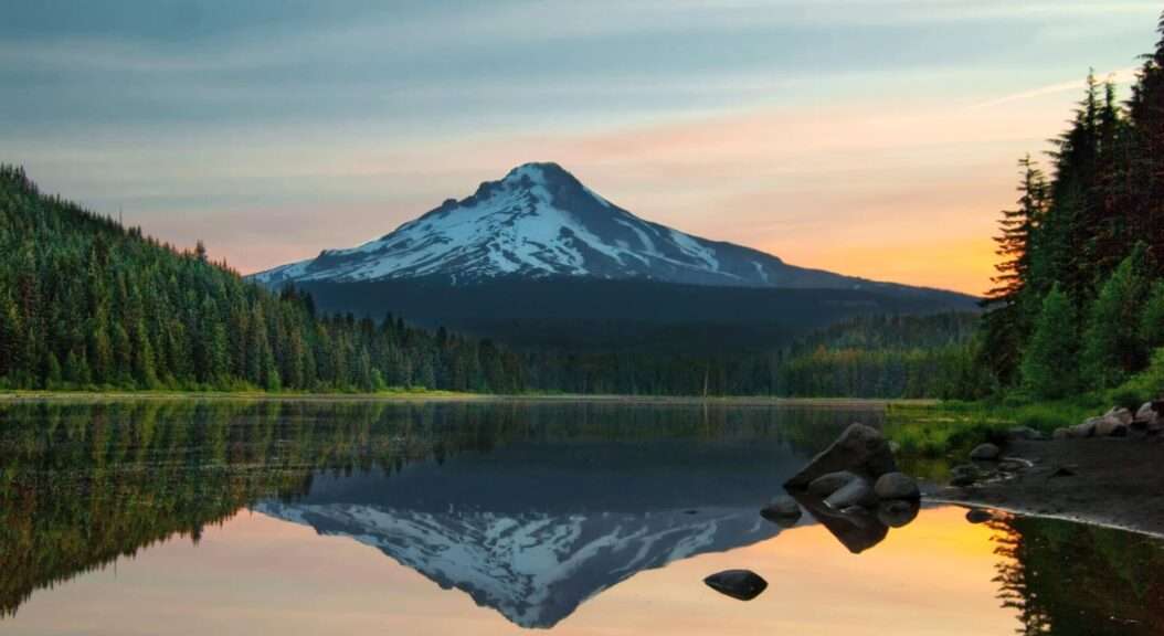 12 Best Volcanoes to Visit in the USA