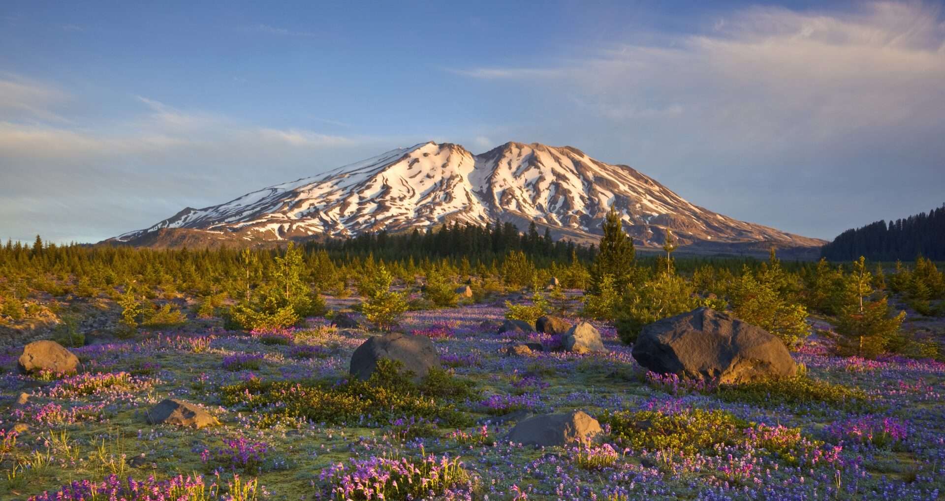 12 Best Volcanoes to Visit in the USA